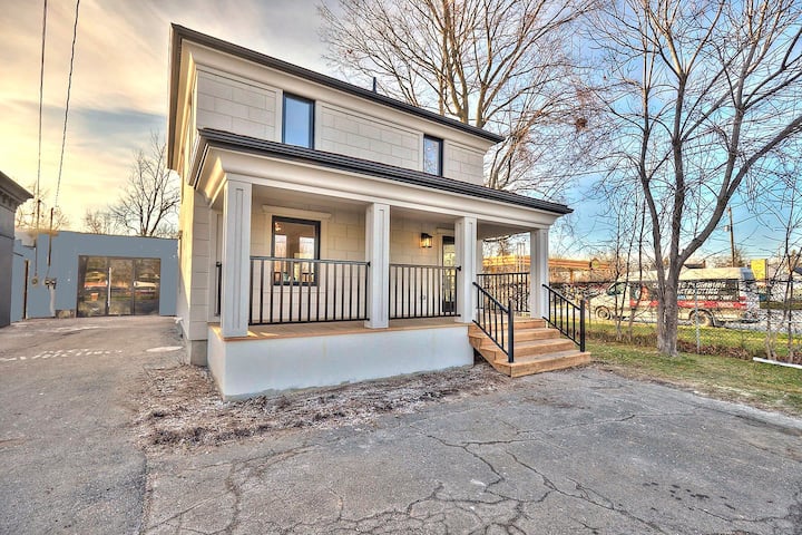 Wine Country Retreat: Central | Creek | Comfort! - Niagara-on-the-Lake