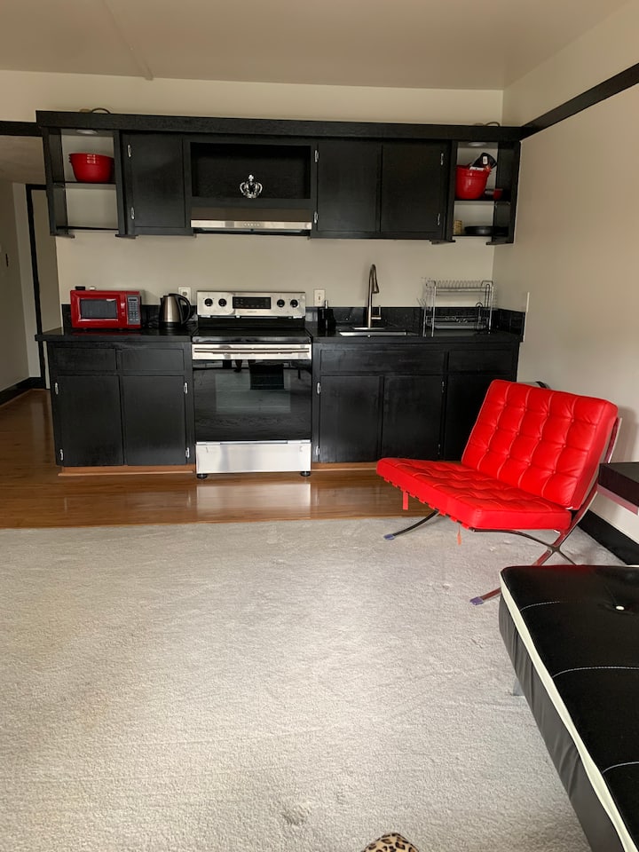 $90 Night, Cute Updated Studio W/ Murphy Bed & A/c - Hilo, HI