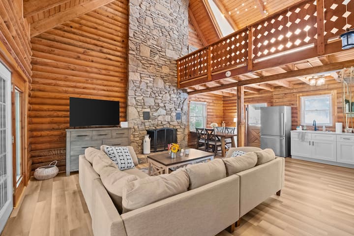 Two Cabins + Game Room + Hot Tub - Black Mountain, NC