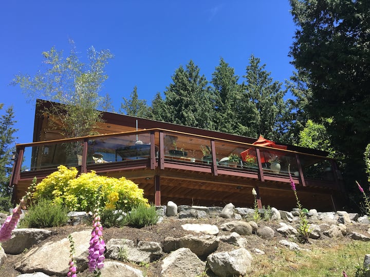 Cozy Garden Getaway - Fantastic Location - Gibsons