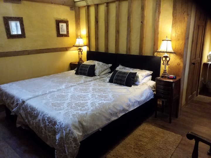 Gurney Manor Mill
Twin Room - Bridgwater