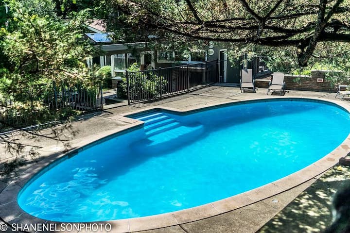 Mighty Hudson Views- Pool!!!! - Montrose, NY
