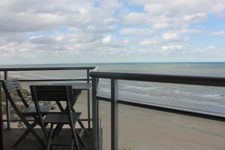 Appartement Met Terras En Frontaal Zeezicht - Nieuwpoort