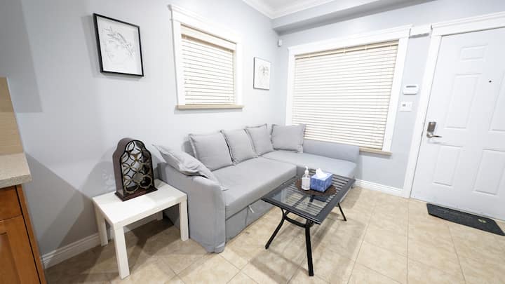 Comfy Private Two-bedroom Suite - North Vancouver
