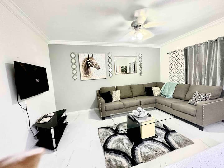 Oasis & 24hr Security @ Thehillman 1 Bed! - Kingston