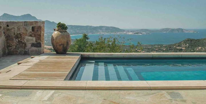 Grande Maison De Vacances à  Lumio En Corse - Calvi