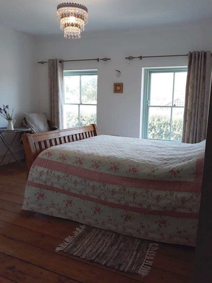 Double Bedroom With Ensuite In Quiet Relaxing Home - Swindon