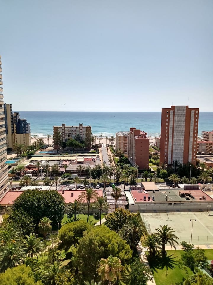 Sol, Playa Y Relax En San Juan Playa. - El Campello