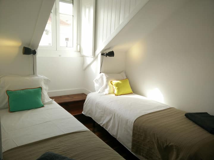 Bright & Charming Apartment In São Bento - Areeiro