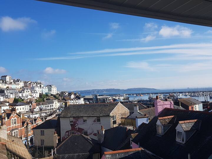 Stunning Penthouse Views To Harbour With Parking. - Brixham