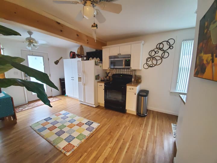 The Songwriters Muse - Entire Apt W/ Private Entry - Seabrook, NH
