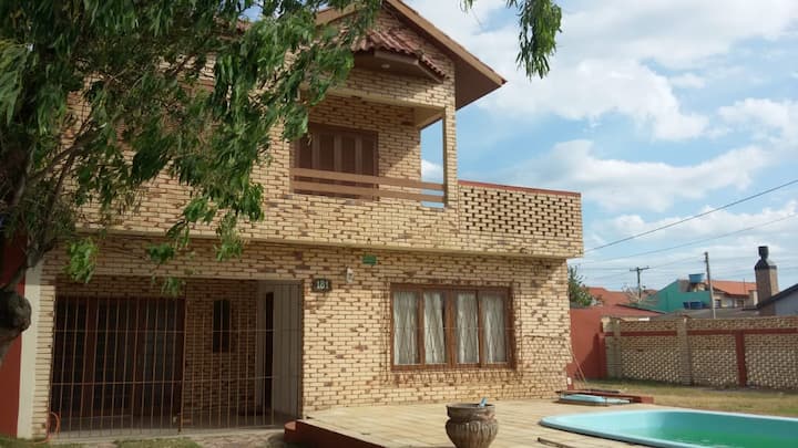 Casa Com Piscina A 200 M Da Praia. - Rio Grande