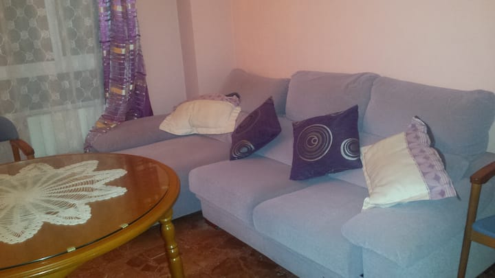 Habitación Con Dos Camas, Zona Wifi, Tv,sofa. - Albacete