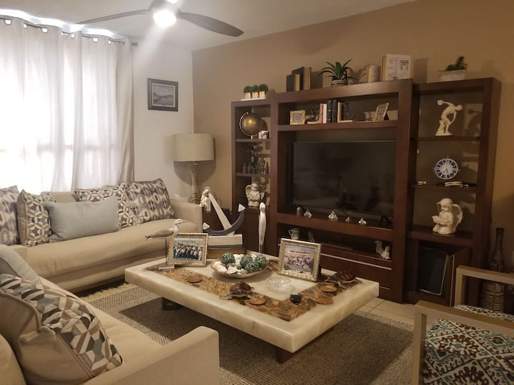 La Casa De Arturo - Leon