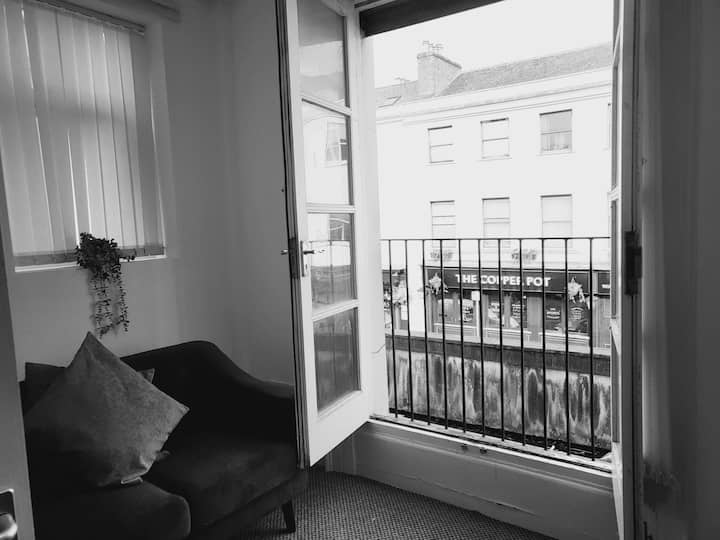 High Street, 2 Bed, City Centre - Royal Leamington Spa