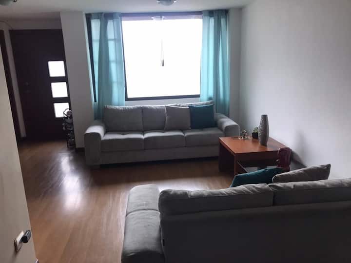 Casa De 2 Plantas Cerca Al Cc. - Ambato