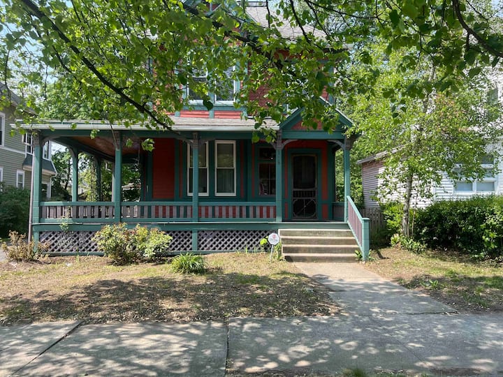 Salomi’s Comfy Spot And Backyard Rental - Springfield, MA
