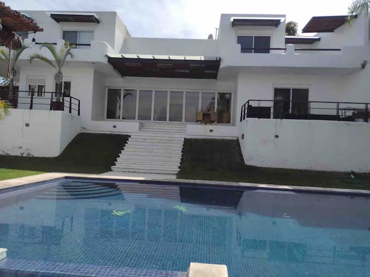 Casa Grande Y Lujosa A Pie De Lago Teques - Tequesquitengo