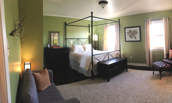 Delightful Artsy & Private Apartment, East End Pgh - Pittsburgh, PA
