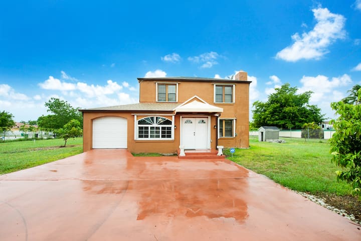 Spacious & Expansive Miami Home With Free Parking - Homestead, FL