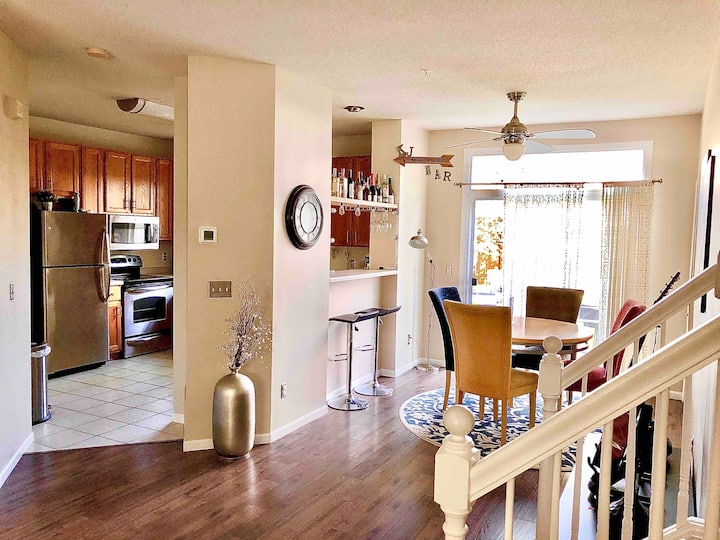 Kj’s Spacious Townhouse With Private Garage. - Valleyfair, Shakopee