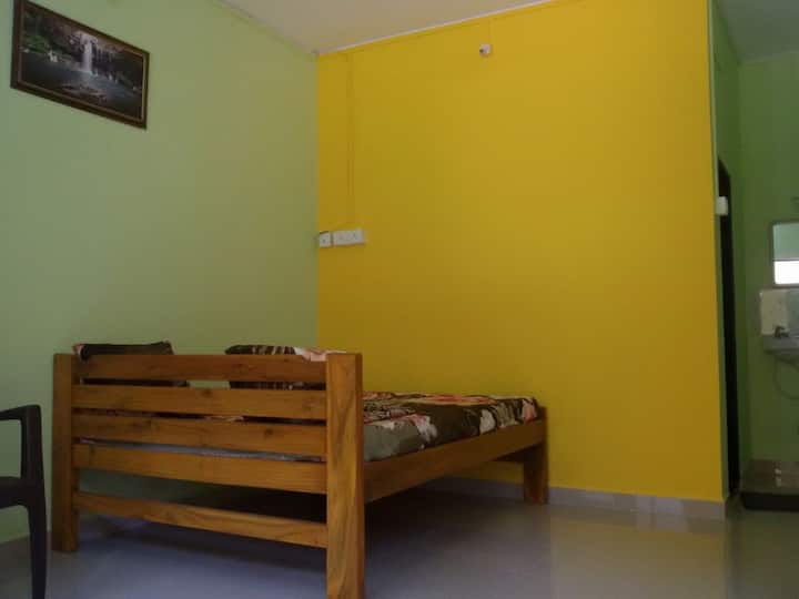 Home Stay Near The Beach - Malvan