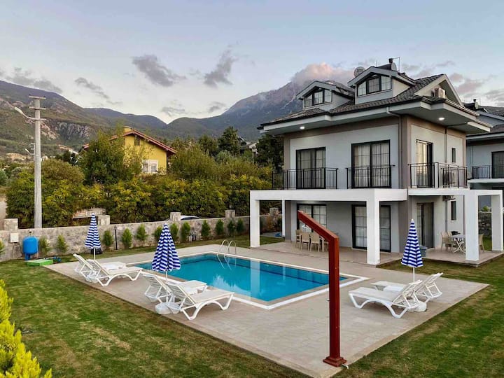 Fethiye De ÖLüdeniz De 4 Yatak Odalı Villa - Ölüdeniz