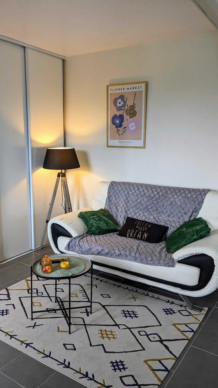 Studio Avec Terrasse Au Calme - Lisieux