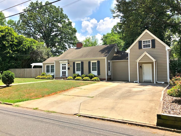 Gorgeous 3bd/2bath, Filled With Luxury Comforts! - グリーンズボロ, NC