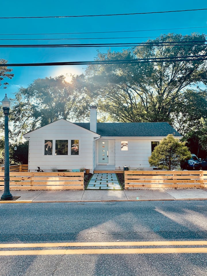 The Milton Bungalow - Midcentury Style Experience - Redden State Forest, Georgetown