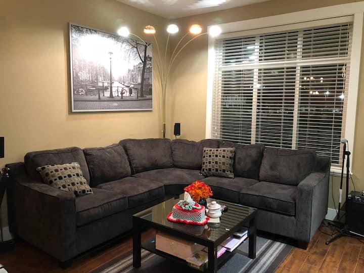 Serenity Suite: Your Cozy Escape - Surrey