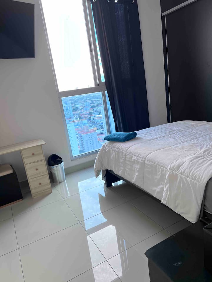 Cómoda Habitación En Piso Alto Con Aire Acondicion - Panama City