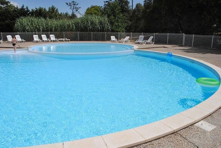 Piscine Extérieure Et Intérieure, 300 M De La Mer - Île d'Oléron