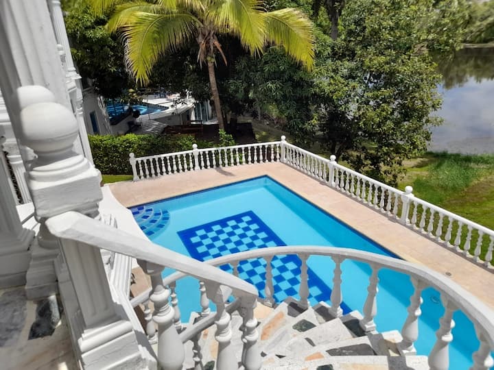 Arriendo Hermosa Y Lujosa Casa Quinta - Melgar