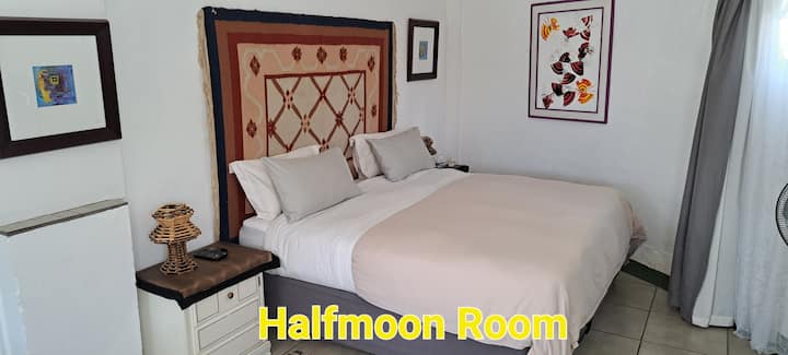 Half Moon Room Cottage @ Purple House B&b - Smithfield