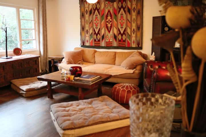 Private Bedroom: Queen Bed & Writer's Desk - Sandy Springs