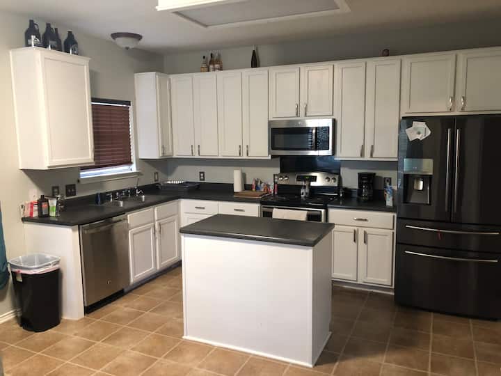 Master Bedroom/bath With Full House/pool Access - Texas