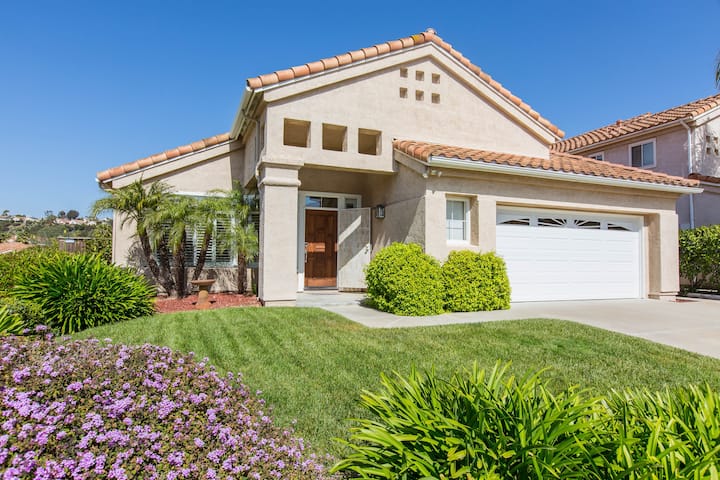 Private Queen Bedroom In Great Neighborhood - San Diego, CA