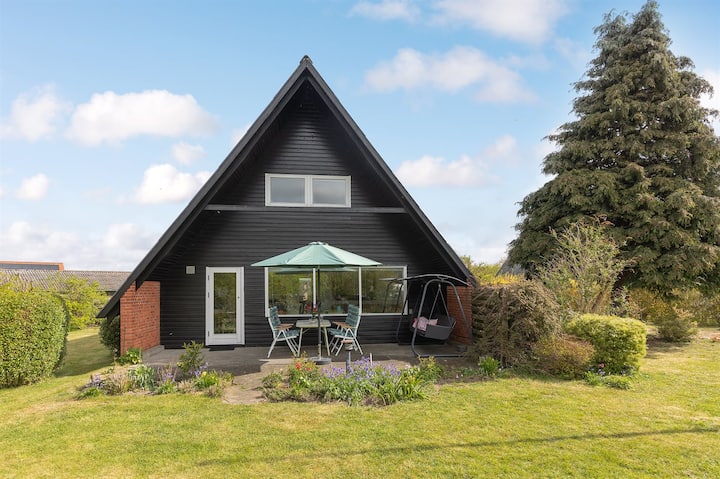 Skønt Hus I Snogebæk- Tæt På Strand, By Og Liv. - Bornholm