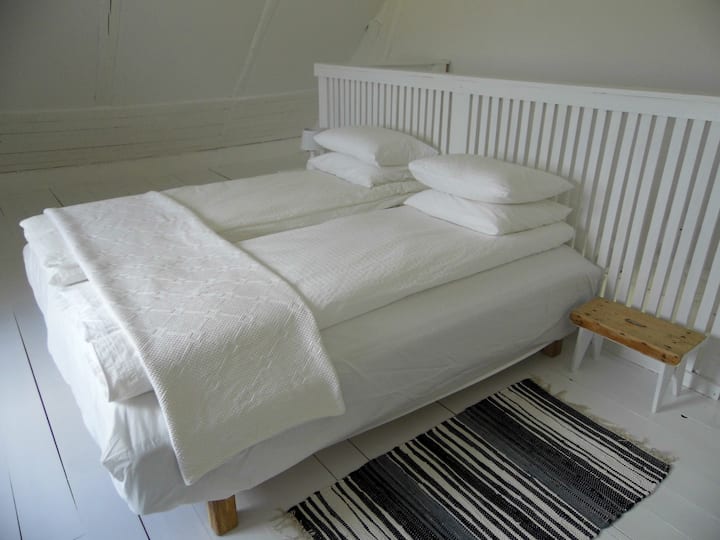 Ystad. Stunning Barn Conversion, Sleeps 6 - Ystad