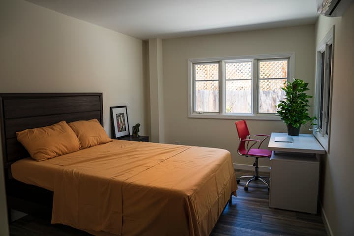 Nice Room With Private In Room Bath In Pasadena - Pasadena, CA