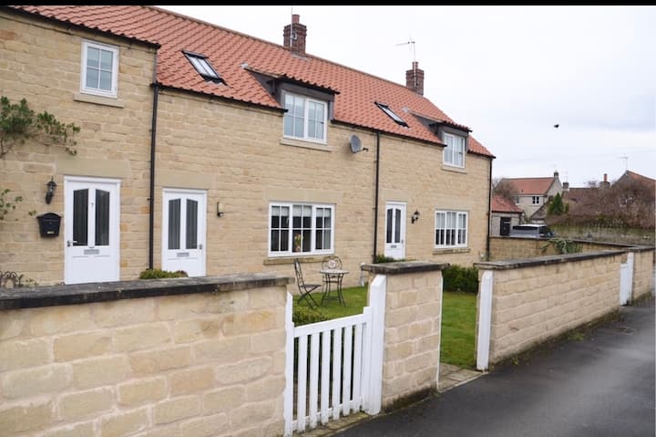 Cottage In The Centre Of Helmsley, With Garden - Helmsley