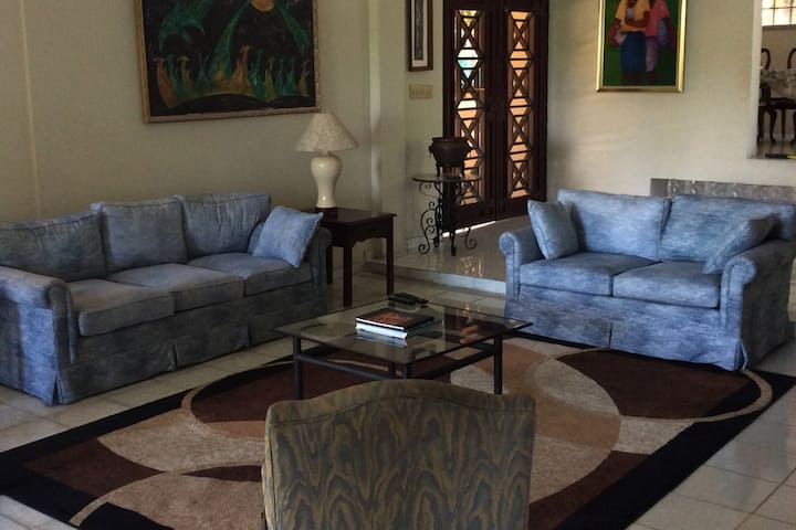Modern Quiet Apartment In Interior Upper Bourdon - Port-au-Prince