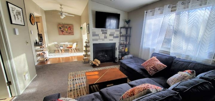 Comfortable, Cozy Condo In The Center Of Boulder - Boulder, CO