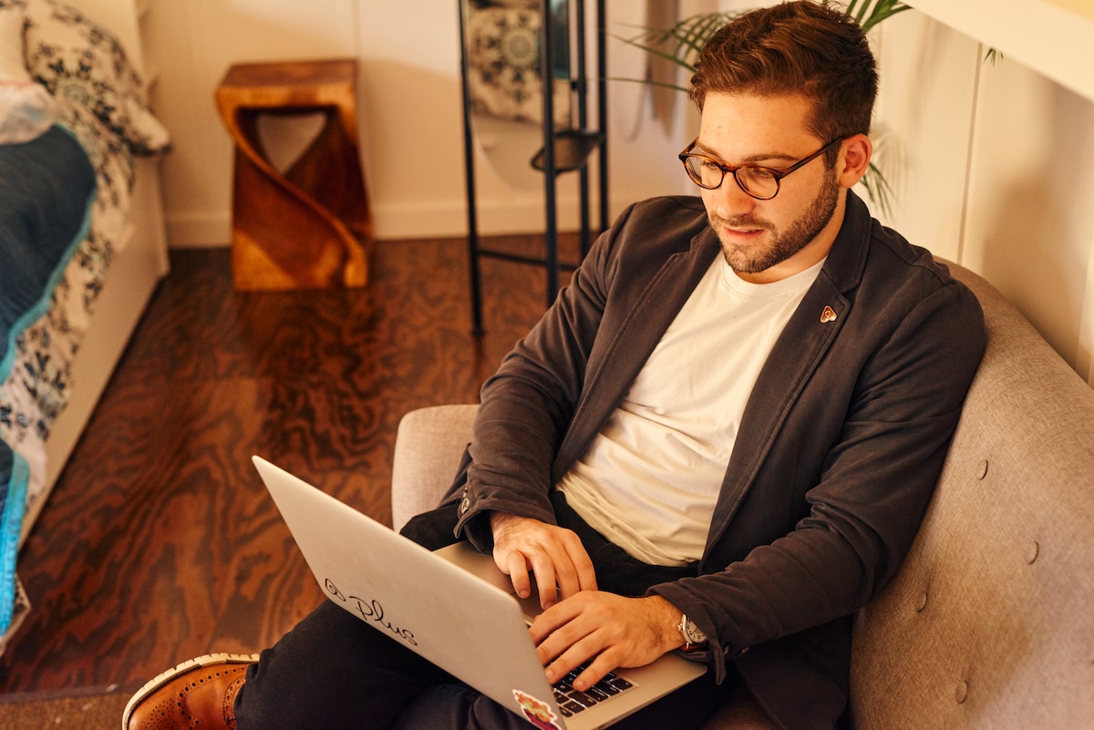 Sign up for Intro to Hosting webinars on Airbnb