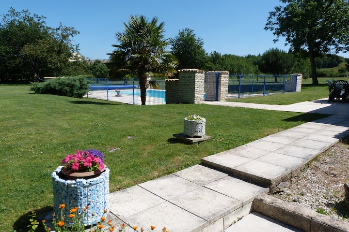 Gite 7 Bedrooms/5 Bathrooms Private Pool Sleeps 12 - Deux-Sèvres