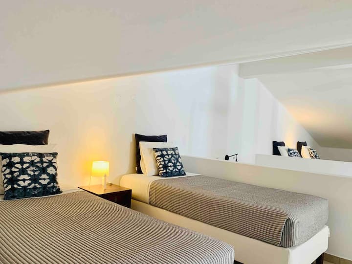 Attic @Supertubos West Surf® - Peniche