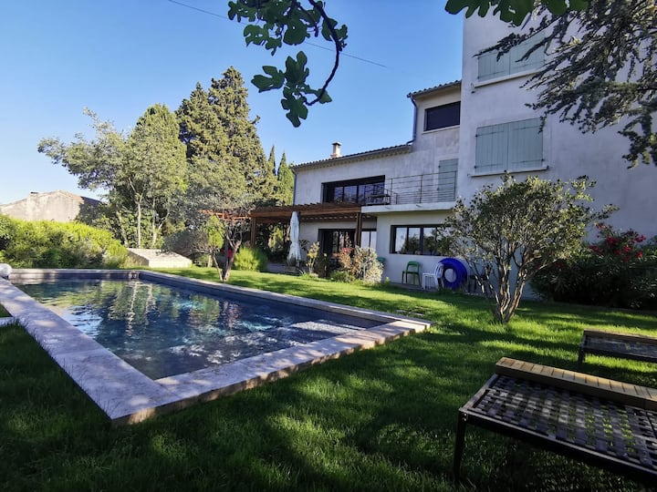 Superbe Villa Avec Vue, Piscine Et  Jardin Arboré - Avignon