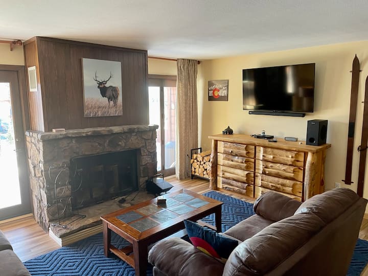 Renovated 2-bed Mountain Condo - Dillon, CO