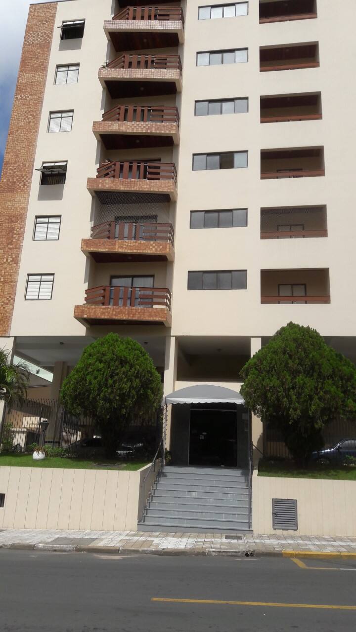 Apartamento Confortável Com Excelente Localização. - Amparo